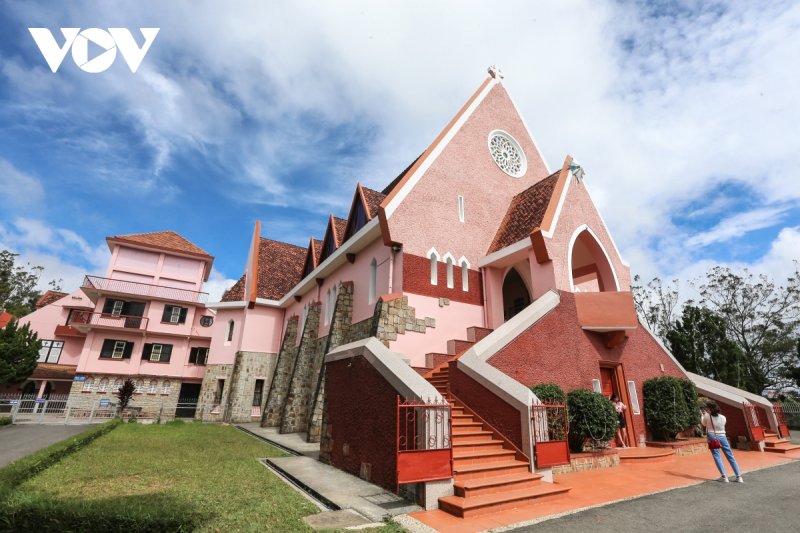 “Check-in” the beautiful pink church in Da Lat » Vietnam News - Latest ...