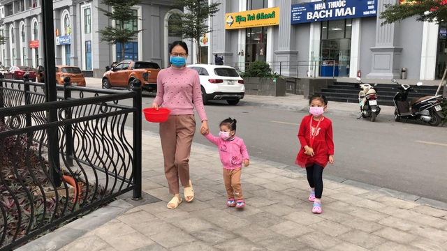 The Hanoi people let the carp “slide” to see Mr. Cong Mr. Tao go to ...