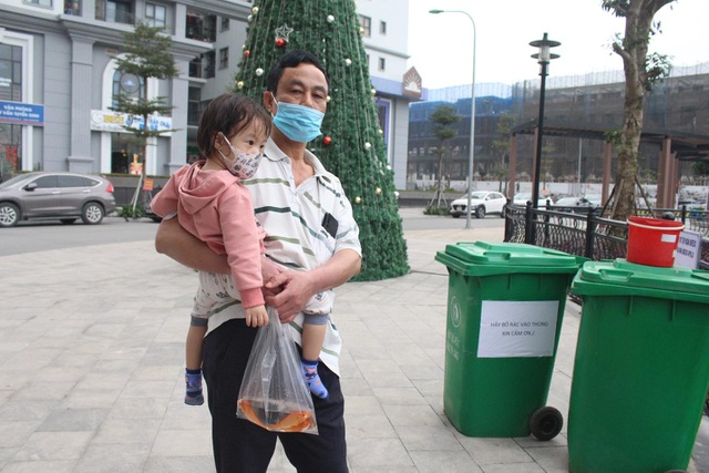 The Hanoi people let the carp “slide” to see Mr. Cong Mr. Tao go to ...