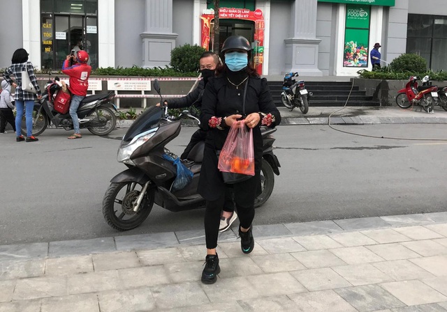 The Hanoi people let the carp “slide” to see Mr. Cong Mr. Tao go to ...