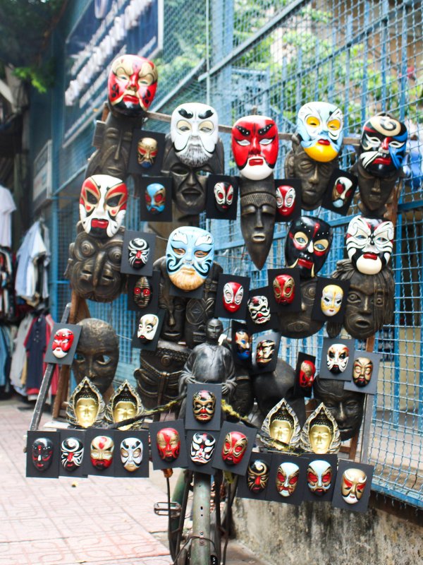 30 years man selling masks all over Saigon » Vietnam News - Latest ...