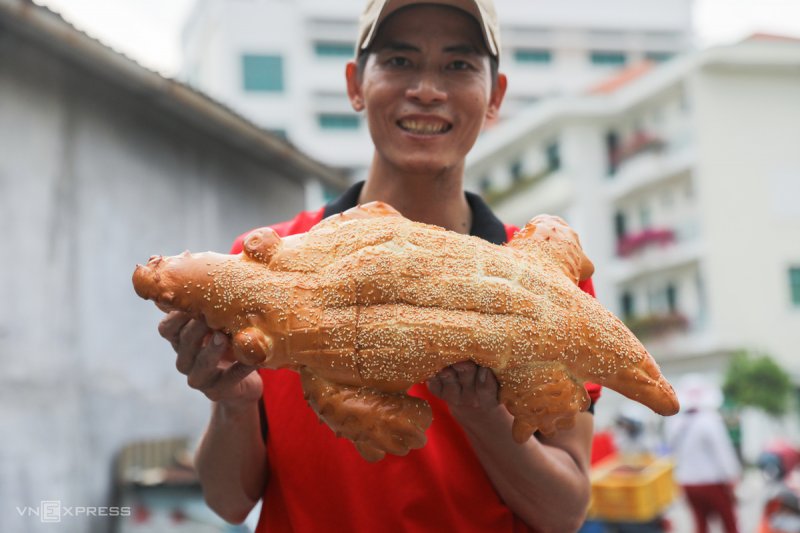 Crocodile-shaped bread in Saigon » Vietnam News - Latest Updates and ...