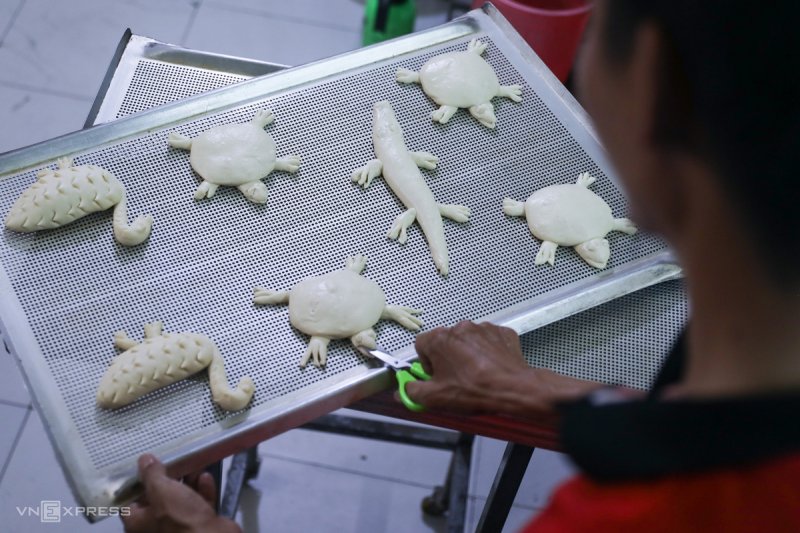 Crocodile-shaped bread in Saigon » Vietnam News - Latest Updates and ...