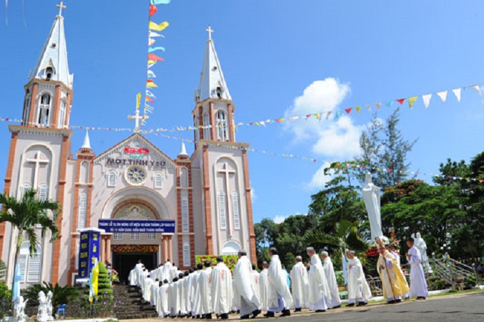 Attend the most beautiful churches in Bao Loc for virtual devotees ...