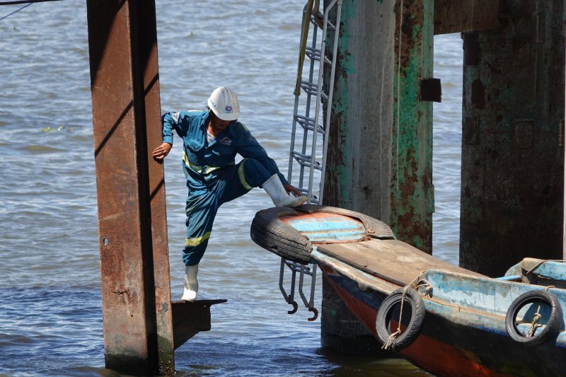 Close-up of Vietnam's "super" largest irrigation culvert, with 11 "huge ...