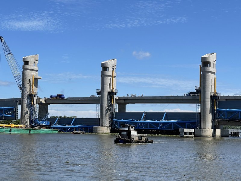 Close-up of Vietnam's "super" largest irrigation culvert, with 11 "huge ...
