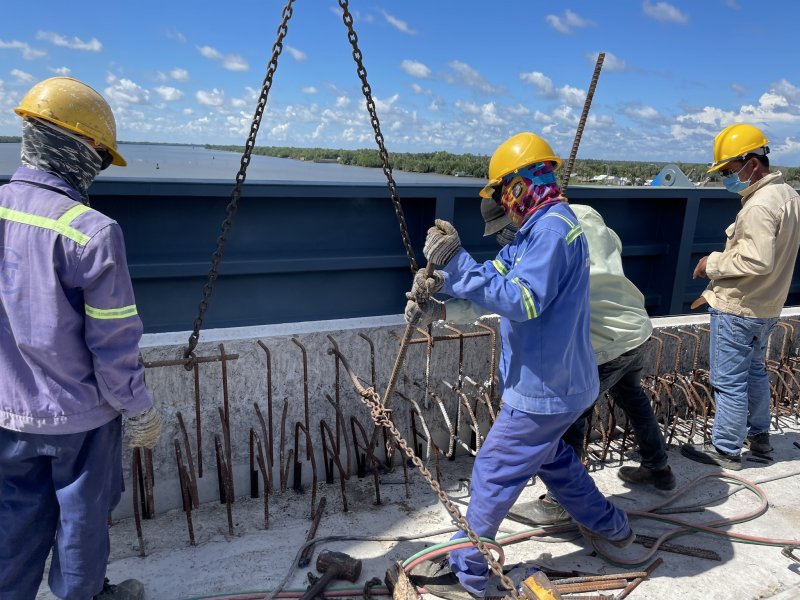 Close-up of Vietnam's "super" largest irrigation culvert, with 11 "huge ...