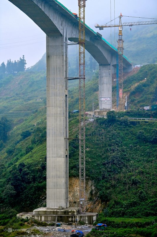 The viaduct with the tallest pier in Vietnam is about to be completed ...