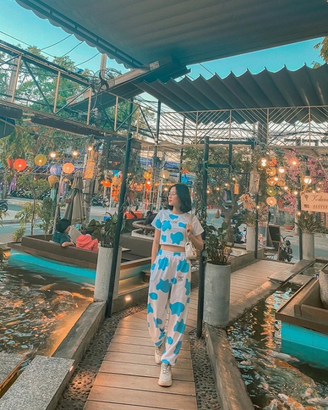 Koi fish cafes in Saigon have a beautiful space with schools of ...