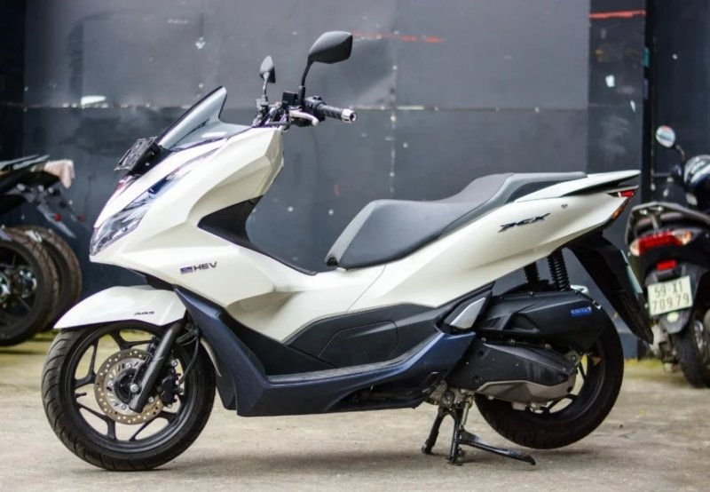 Honda PCX petrol economic system model formally returned to Vietnam ...