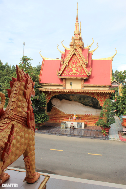 More than 130 years old Khmer pagoda is colorful in the West » Vietnam ...