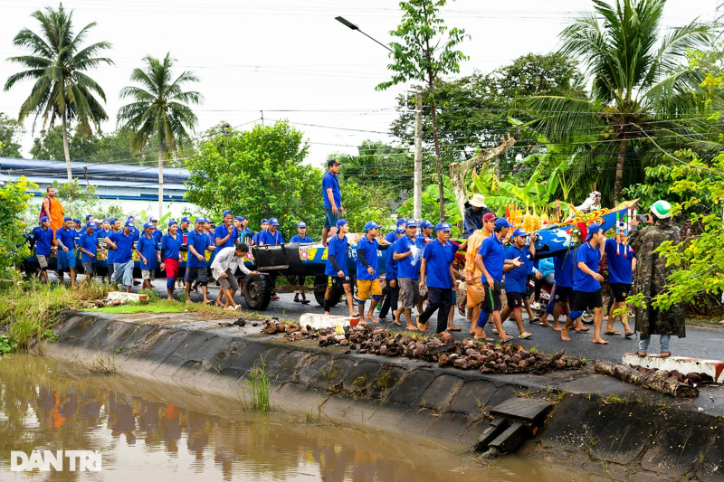 Close-up of the Ngo boat launching ceremony of the Khmer people in the ...