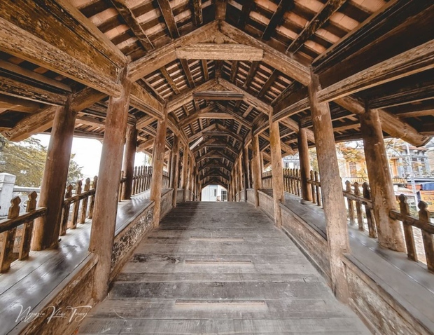 Admire the most beautiful and ancient 500-year-old tile bridge in ...
