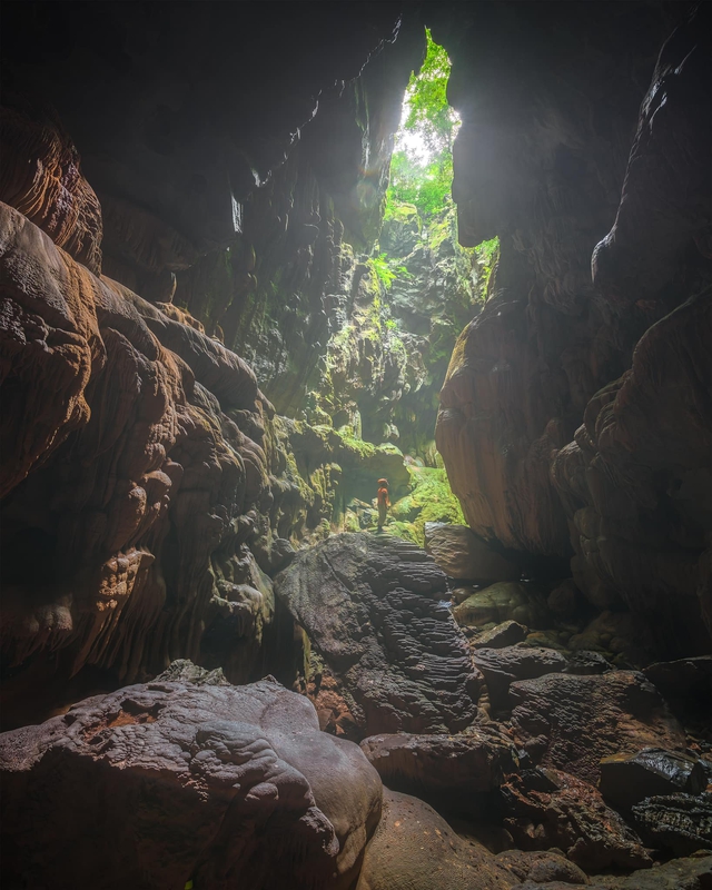 What’s in Hung Thoong, a new natural cave system has been exploited to ...