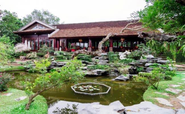Not a penthouse or a duplex, this is the “gut” of Vietnamese artists ...
