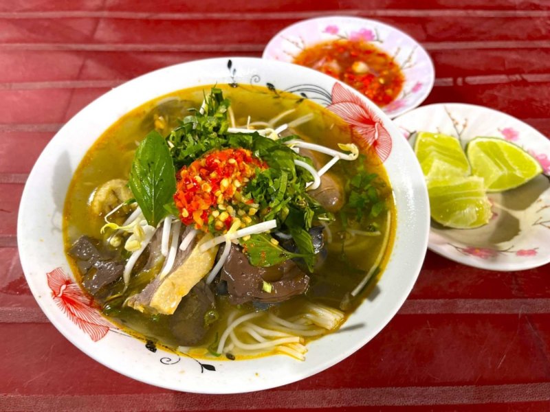 Must-try duck rice noodle soup in Soc Trang Province » Vietnam News ...