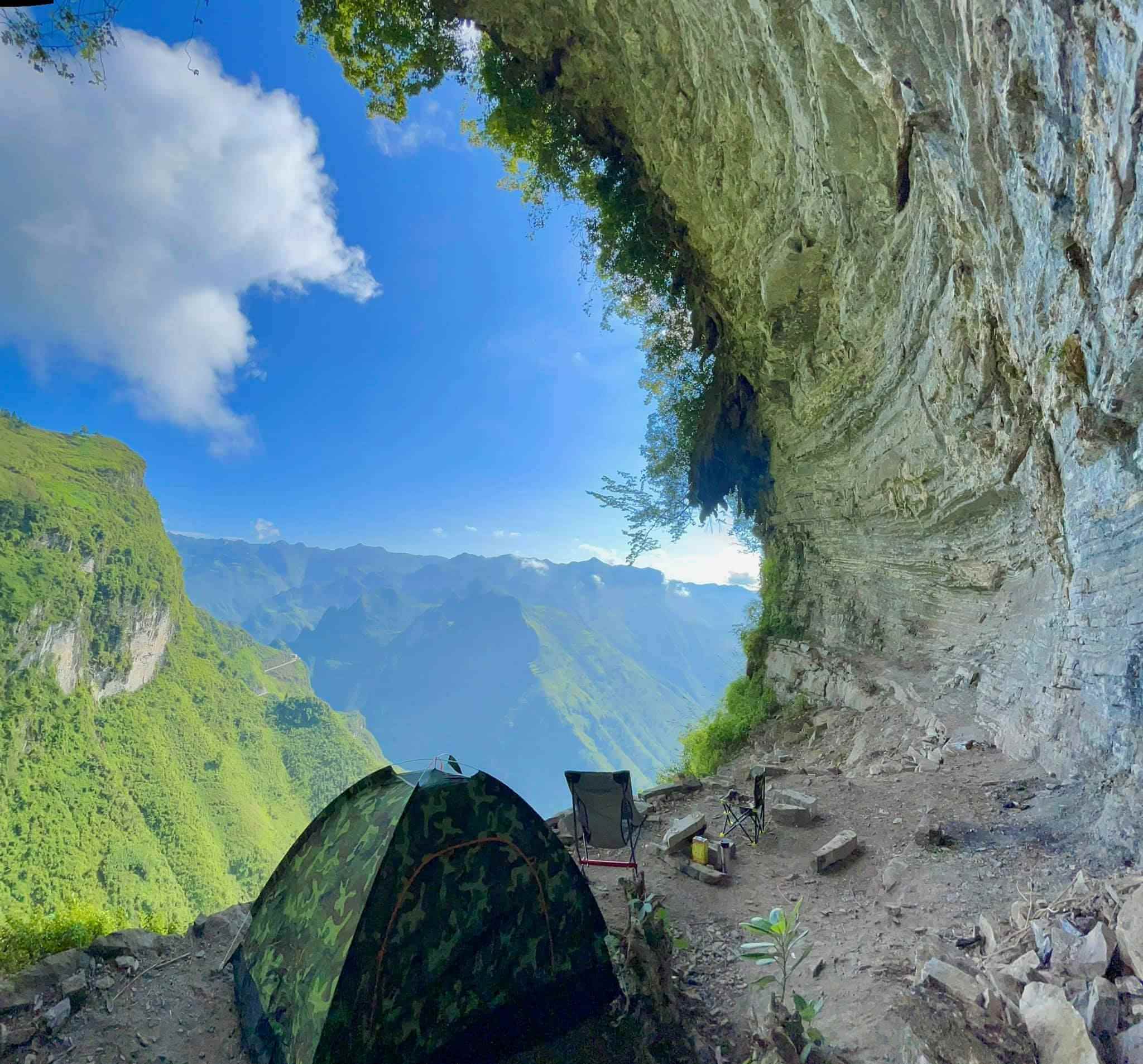 Camping on craggy cliffs in Ha Giang, Vietnam unforgettable experience in life » Vietnam News ...